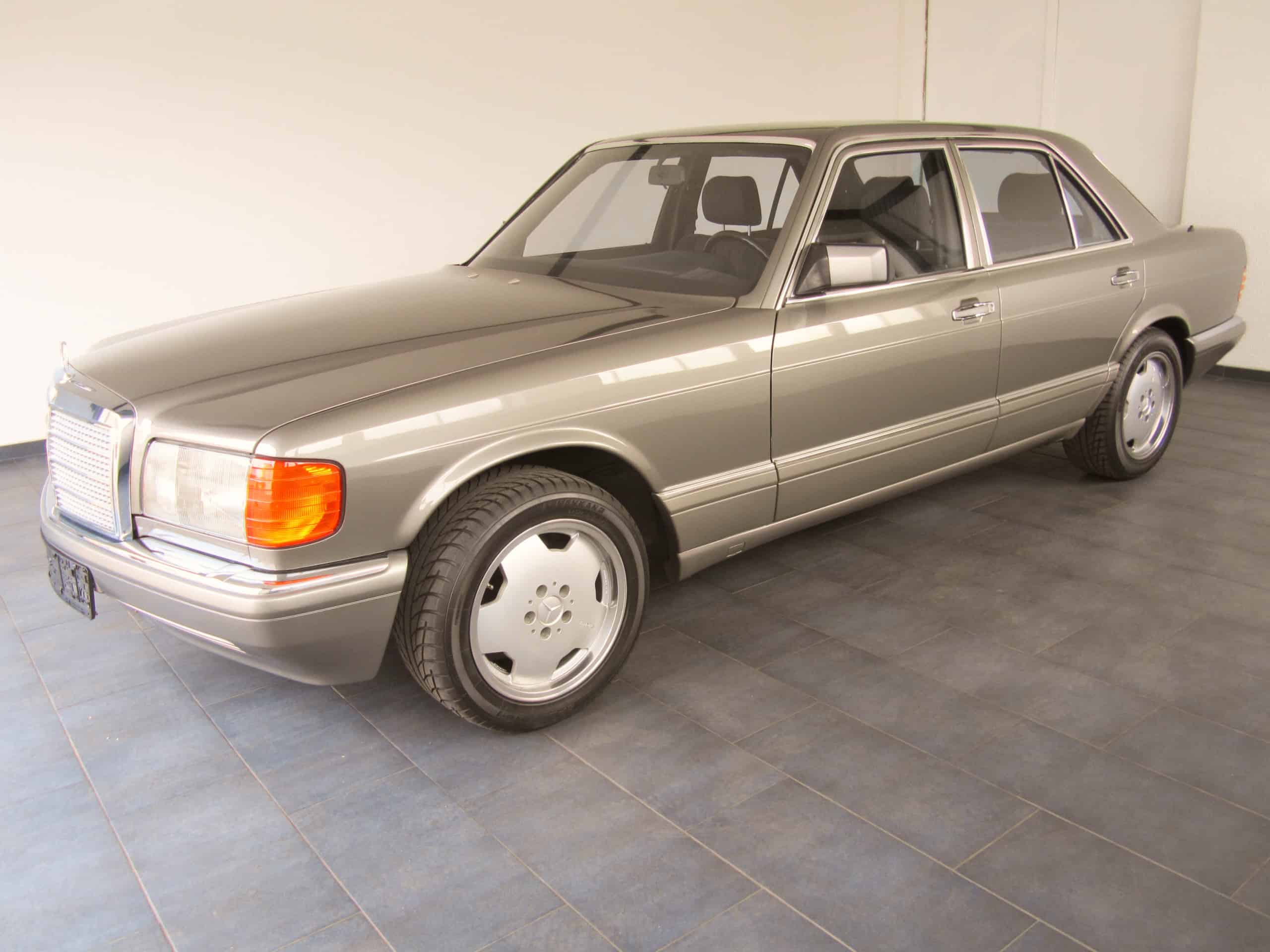 Mercedes-Benz 260 SE W126 - classiccars-badenbaden.de